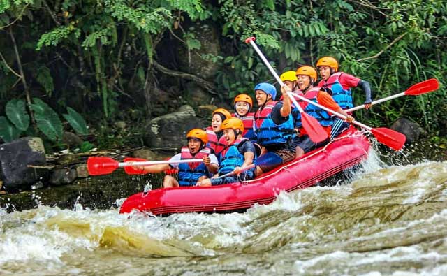 Yuk Coba Sensasi Melibas Air di Wisata Arung Jeram Way Besai Rafting ...