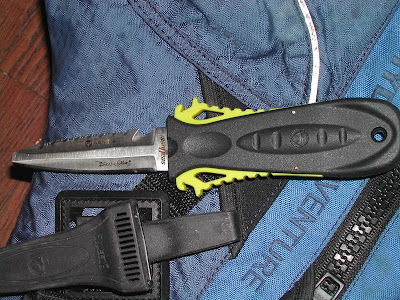 Kingfisher yaking: PFD Safety knife and Strobe light