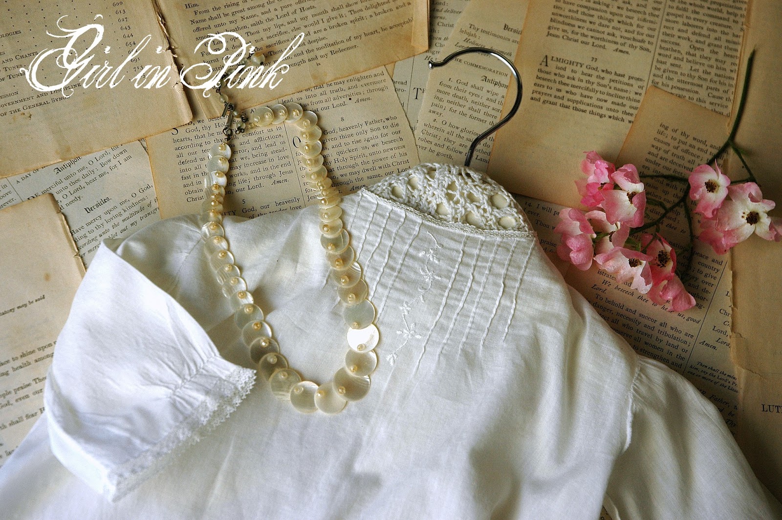 Girl in Pink: Easy DIY Decorative Hangers