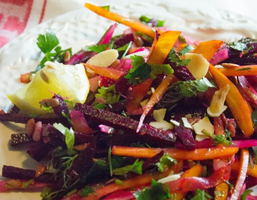 Salada Crua de Beterraba e Ervas Frescas