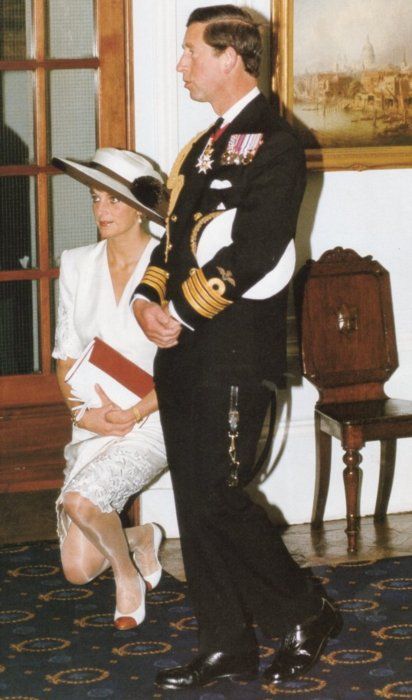 History and Meaning of Curtsy