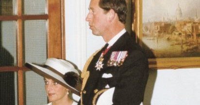 History and Meaning of Curtsy