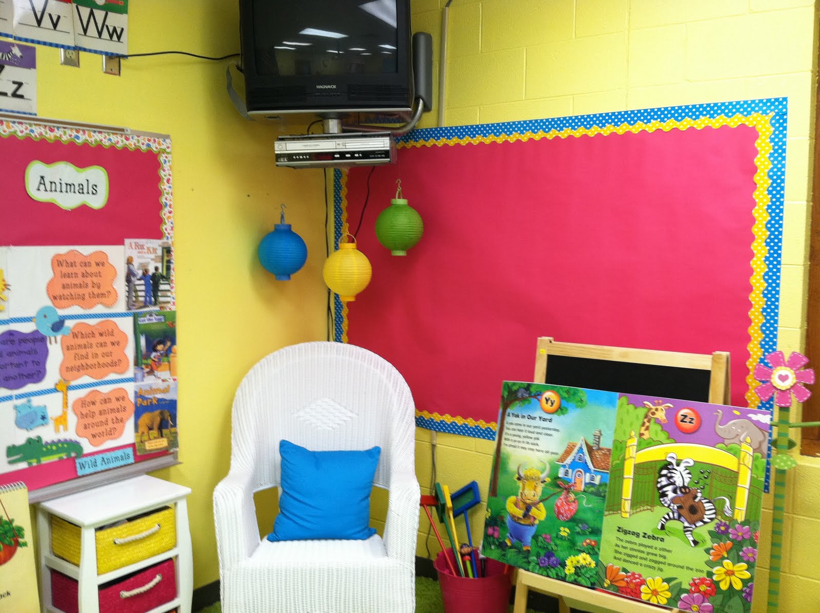 Life in First Grade: Classroom decorating: Day Four