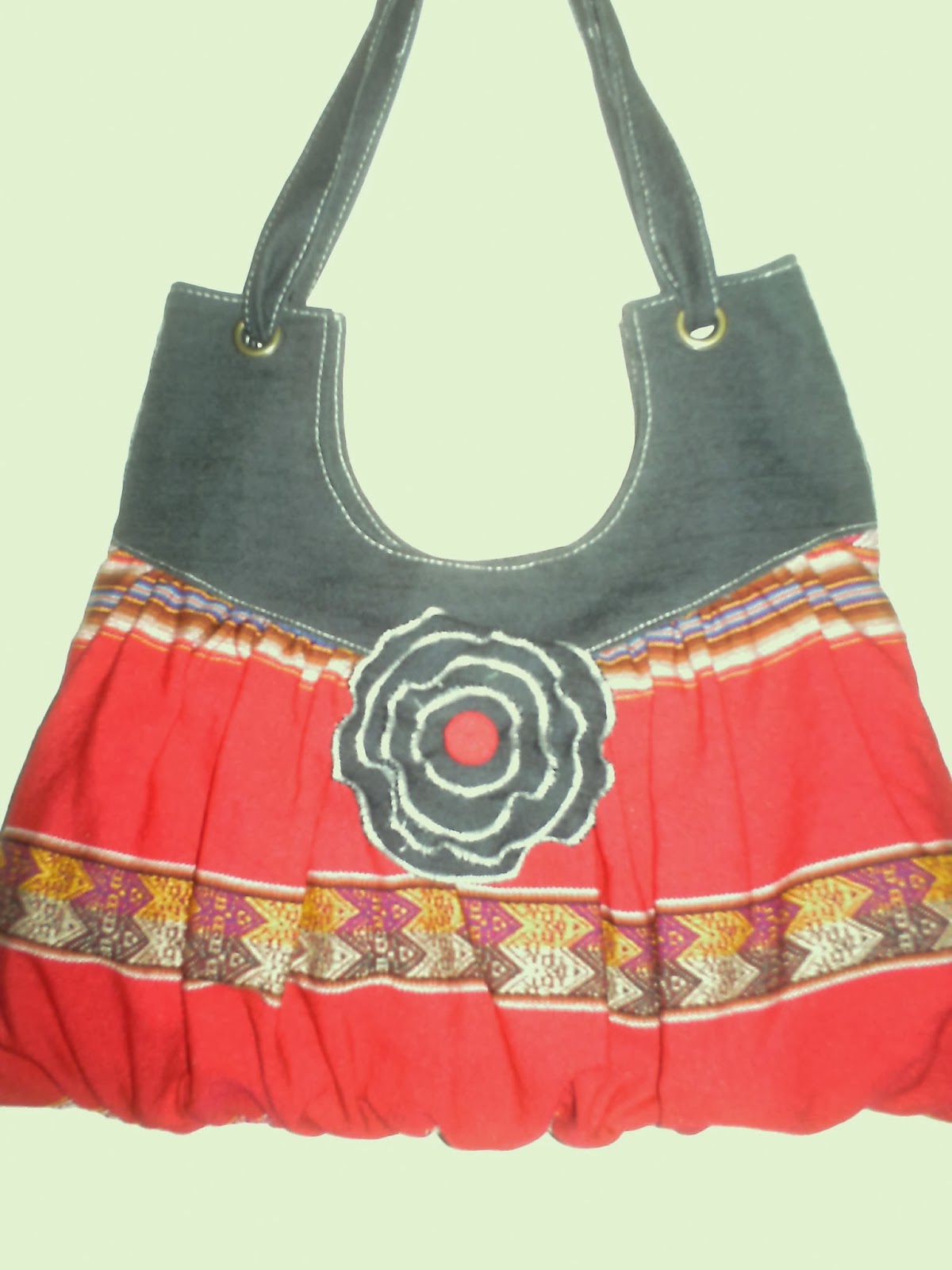 EMES: Bolsos andinos