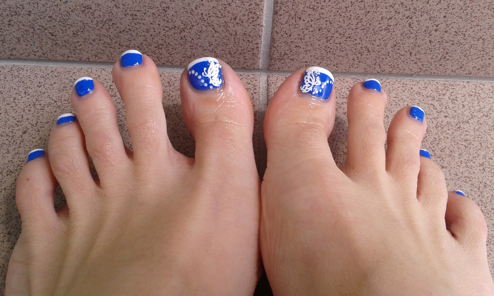 Kolorowe paznokcie: Stopy - french niebiesko biały, Bell Fashion Colour ...