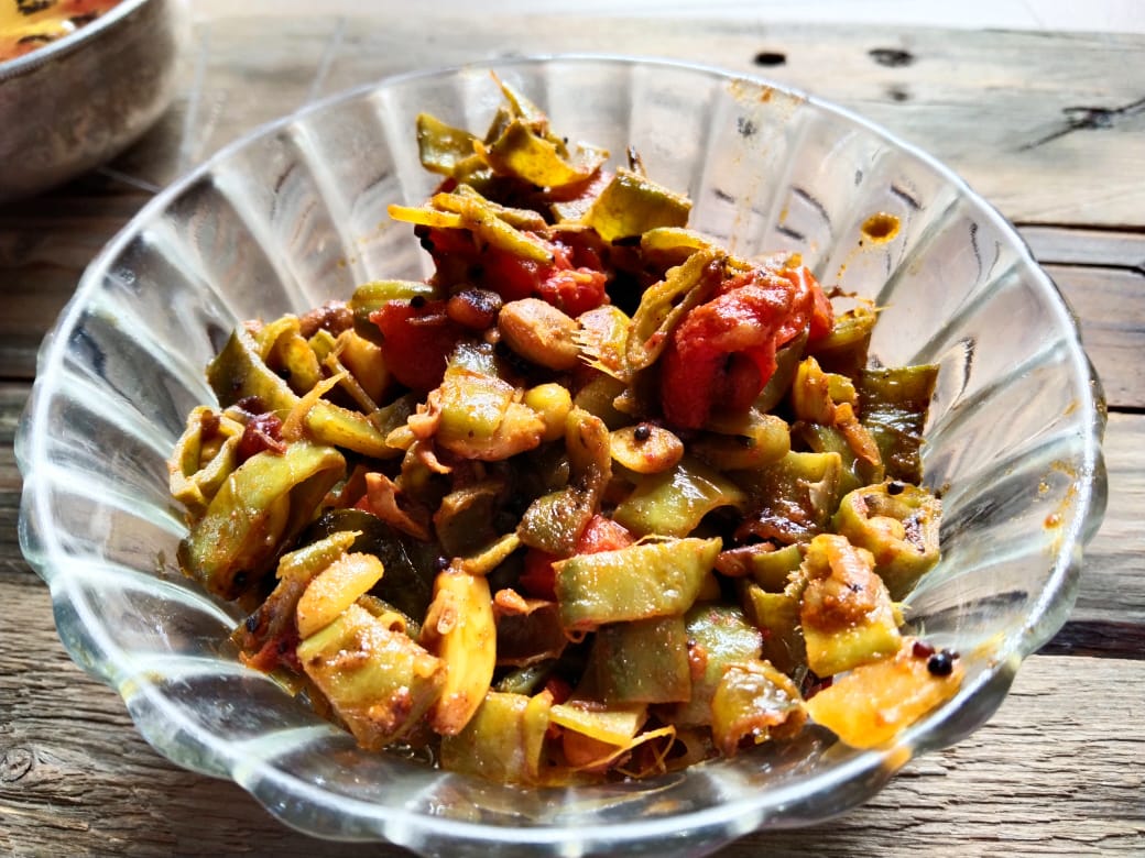 Chapparada Avarekai Palya | Flat / broad beans dry fry ...