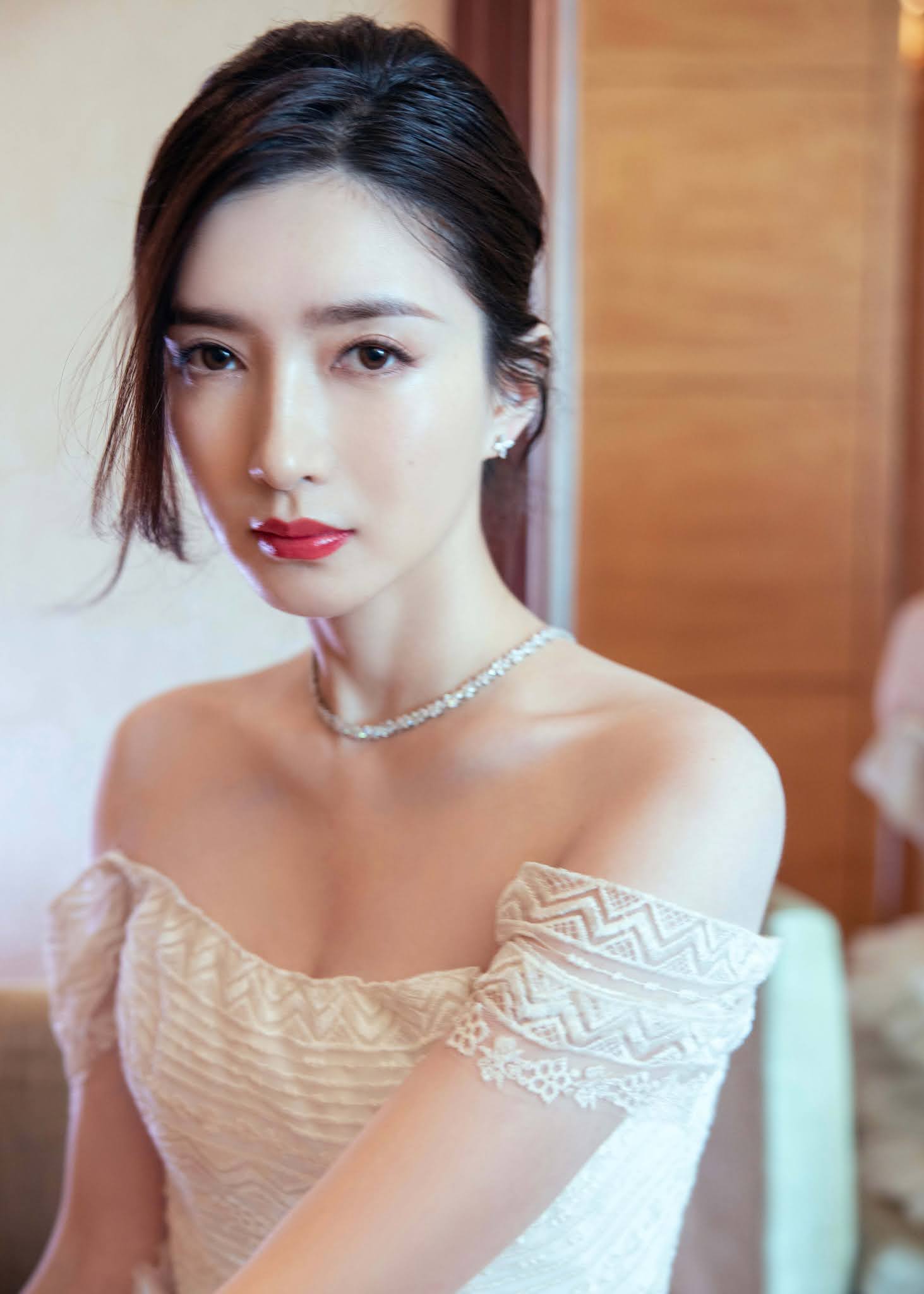 China Entertainment News Jiang Shuying Poses For Photo Shoot