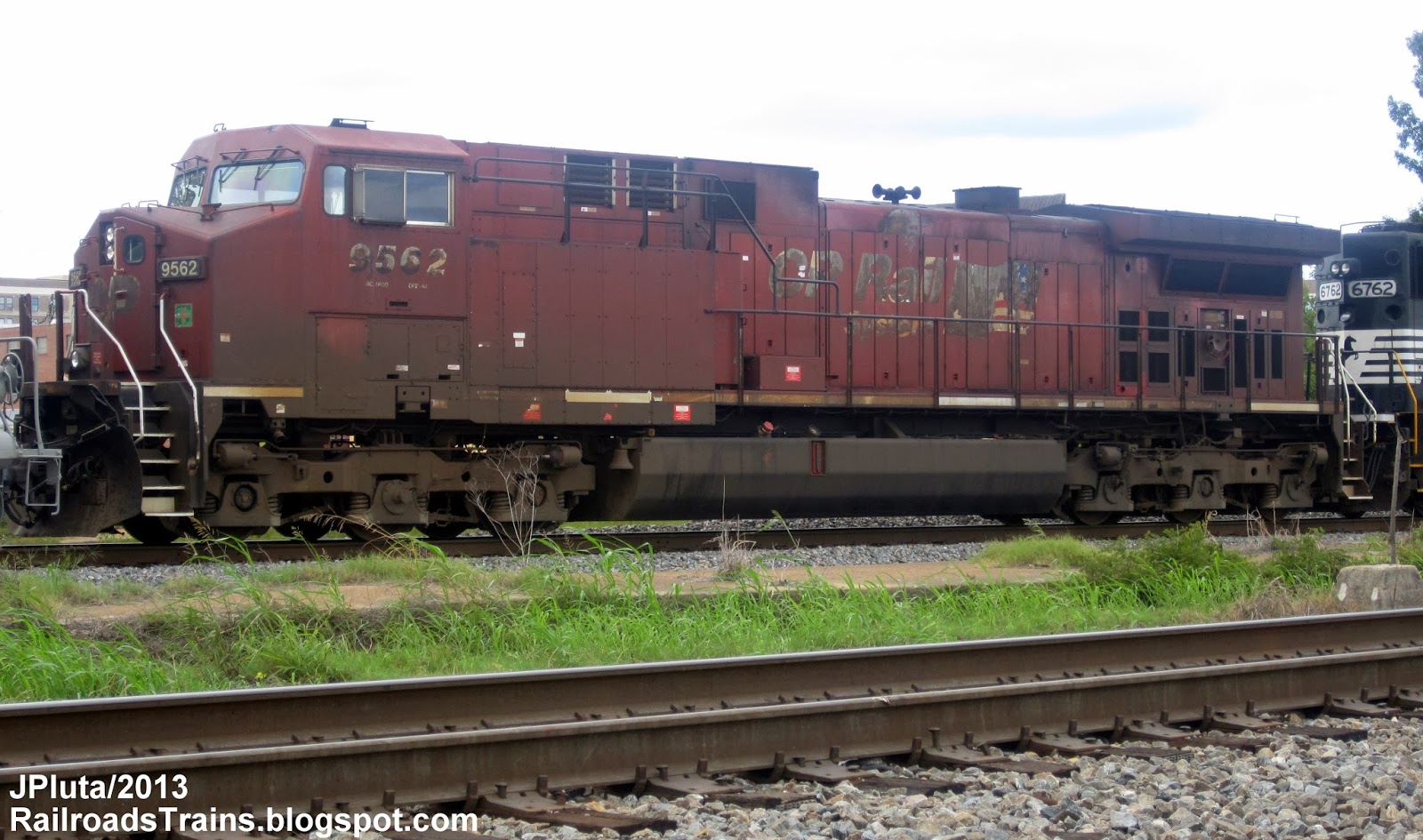 RAILROAD Freight Train Locomotive Engine EMD GE Boxcar BNSF,CSX,FEC,Norfolk Southern,UP,CN,CP ...