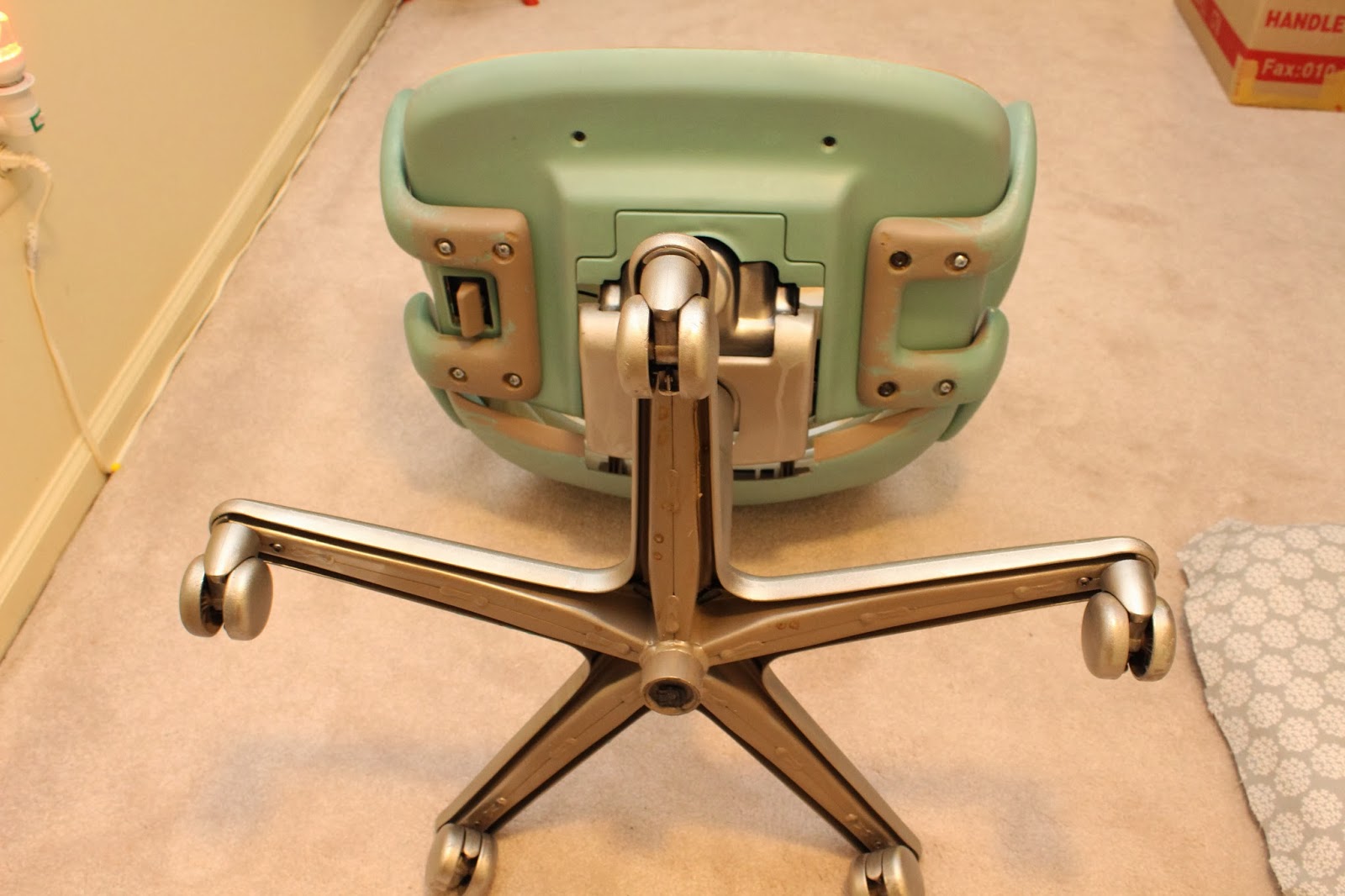 From Woo to You: DIY: Reupholstered Office Chair