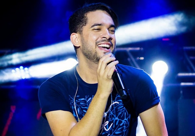 Cantor Henry Freitas faz show no Espaço Vila Jardim em Várzea, RN ...