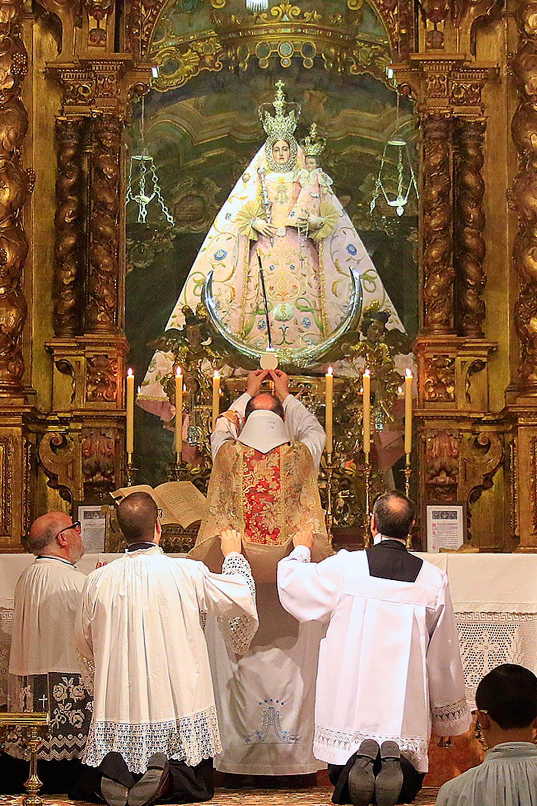 Asociación «Una Voce Córdoba»: Misa tradicional cantada en Lucena 7-7 ...