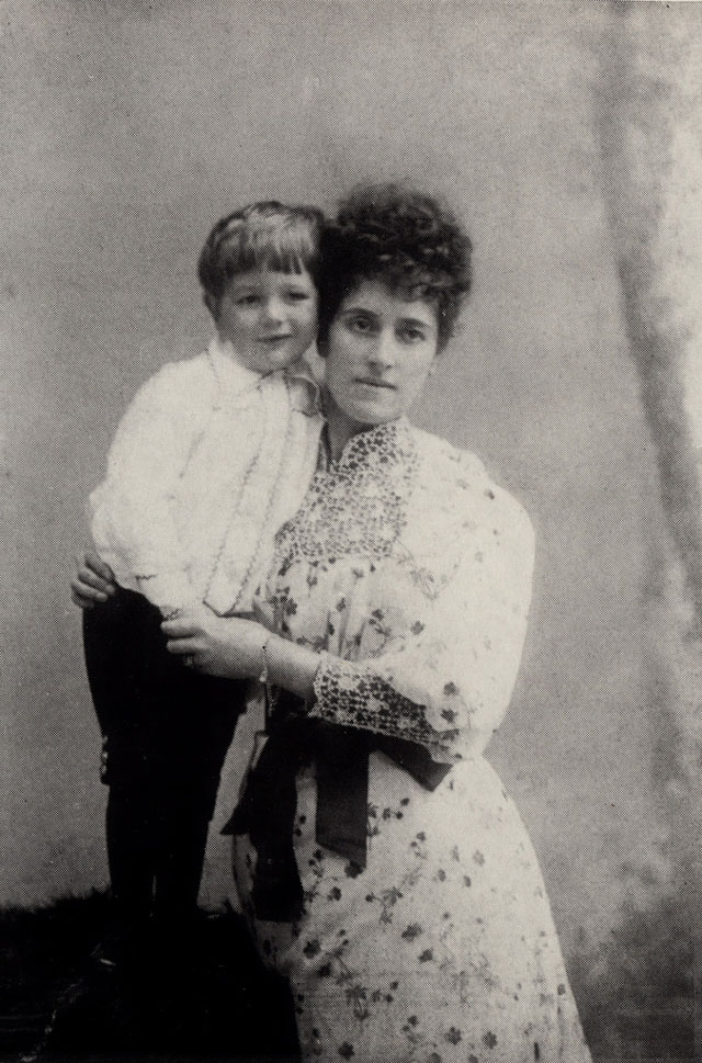 Victorian Motherhood: Lovely Vintage Photos of Mothers Posing With ...