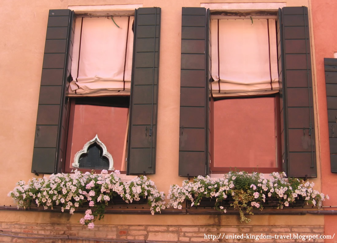The Venetian Window Collection - Awesome windows I saw in Venice - The ...