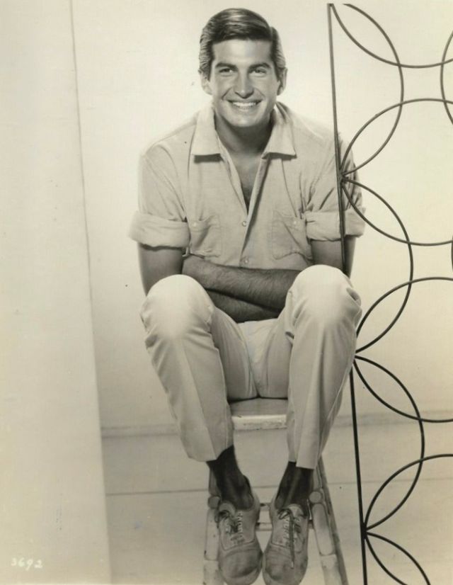 40 Handsome Portrait Photos of American Actor George Hamilton in the ...