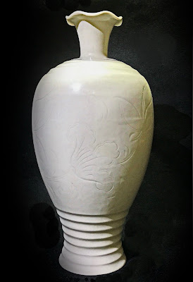 ding ware, 定窯, petal vase, Jin Dynasty, 金代, 荷葉瓶, 25 cm (click to view ...