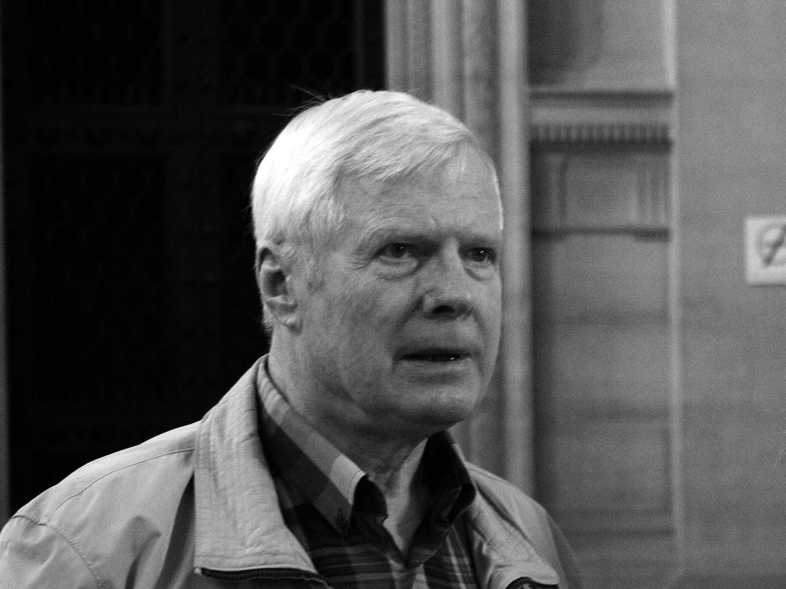 Un monde en noir et blanc: le procès de l'Allemand Dieter Krombach renvoyé