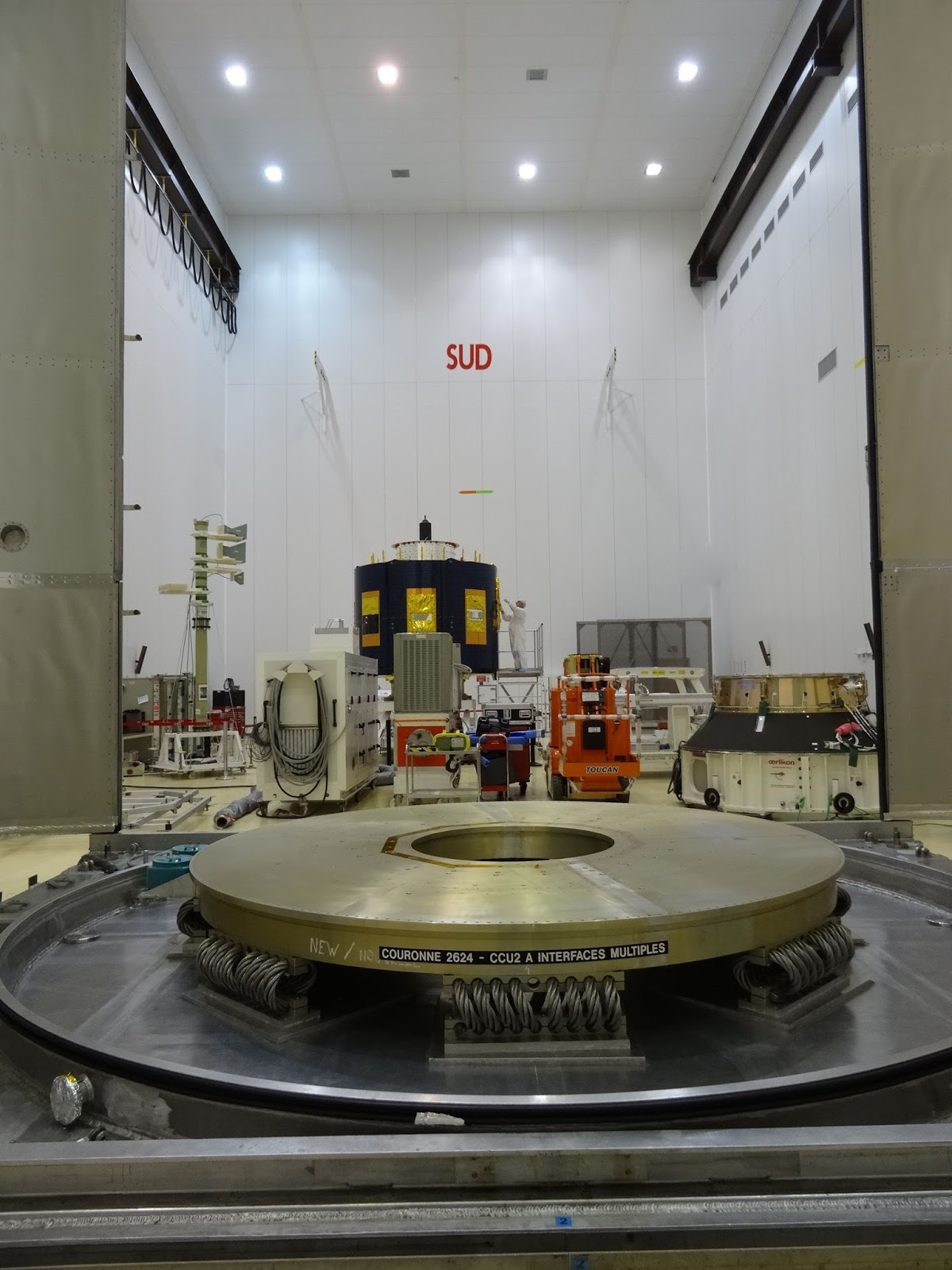 MSG-4 Launch Campaign: (C20) Payload Container gets prepared