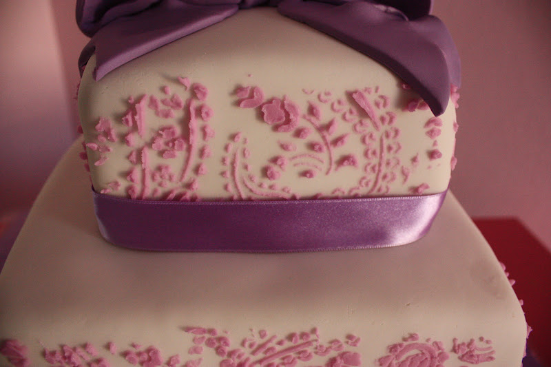 Tartas The Royal Cake: TARTA DE BODA EN COLOR LILA , tartas cupcakes ...