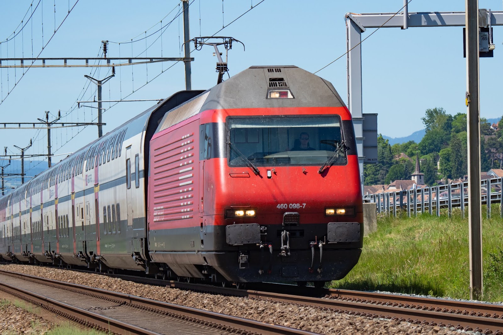 ÖFFENTLICHER VERKEHR: SLM & ABB Re 460 CFF Re 460 098-7