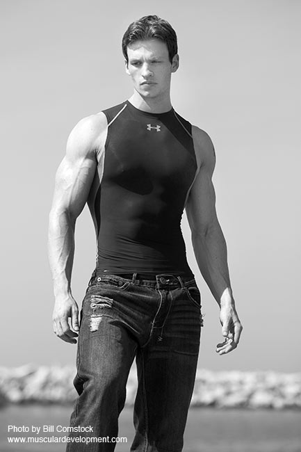 the beauty of male muscle: March 2018