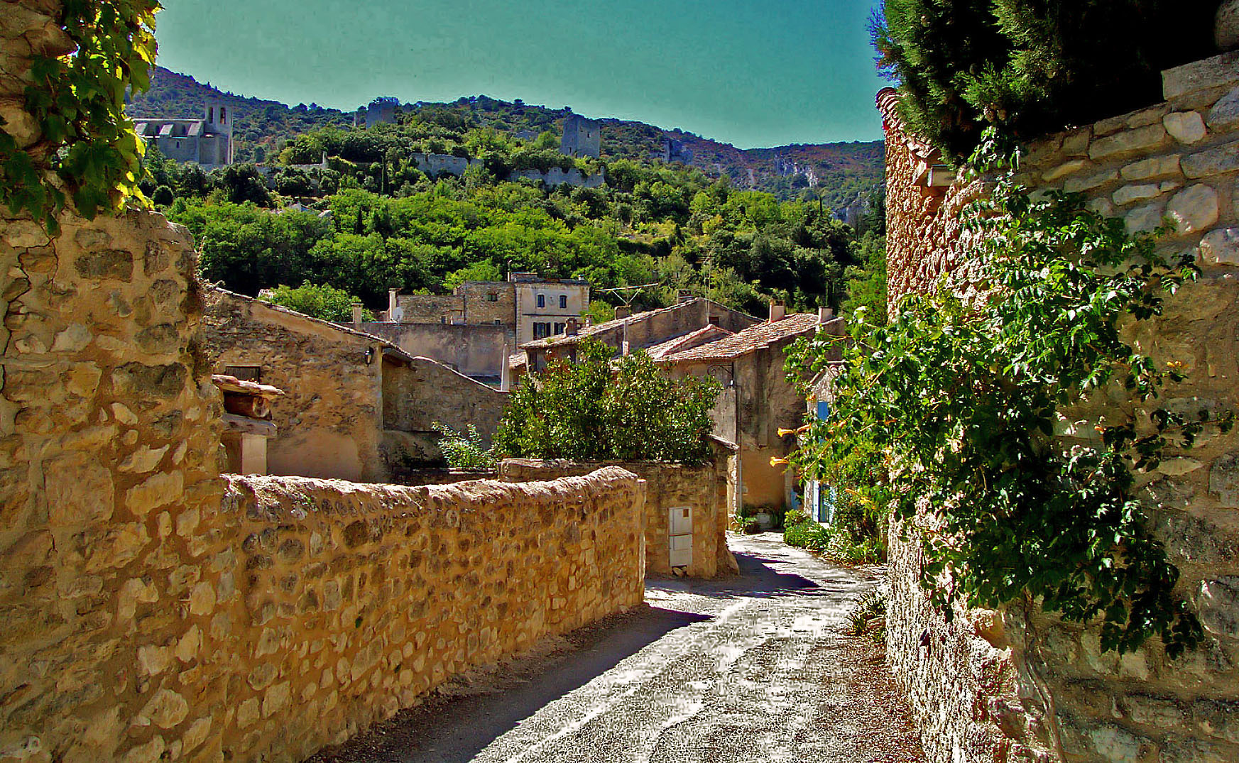 Living the life in Saint-Aignan: Views from Oppède-le-Vieux in Provence