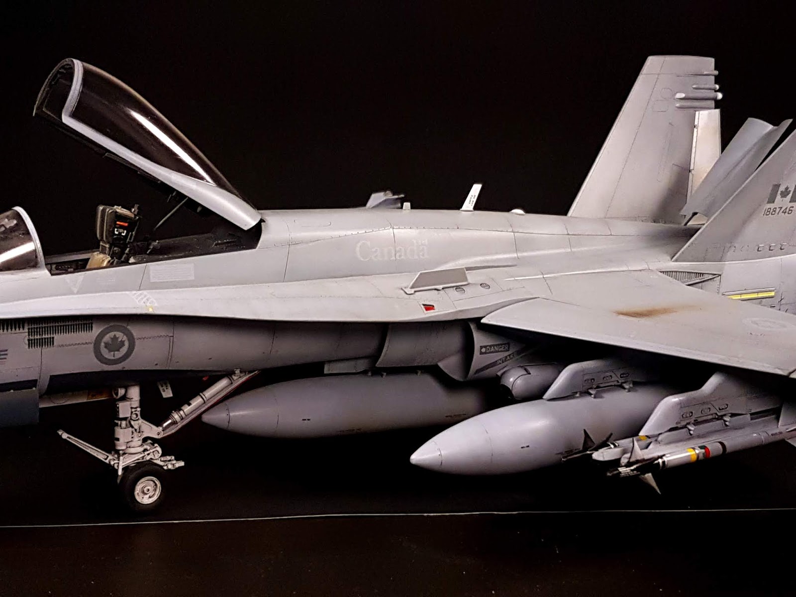 Scale Model Hobby: McDonnell Douglas CF-18A Hornet (RCAF CF-188) 1/32 scale