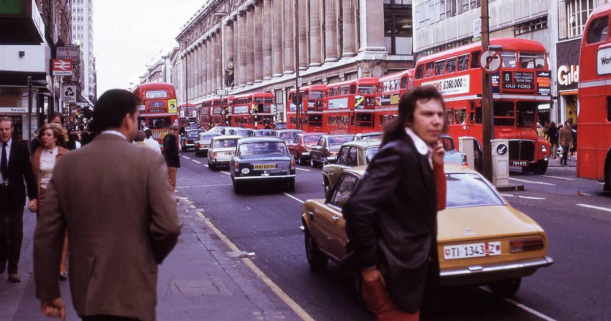 22 Fascinating Color Photographs That Capture Street Scenes of London ...