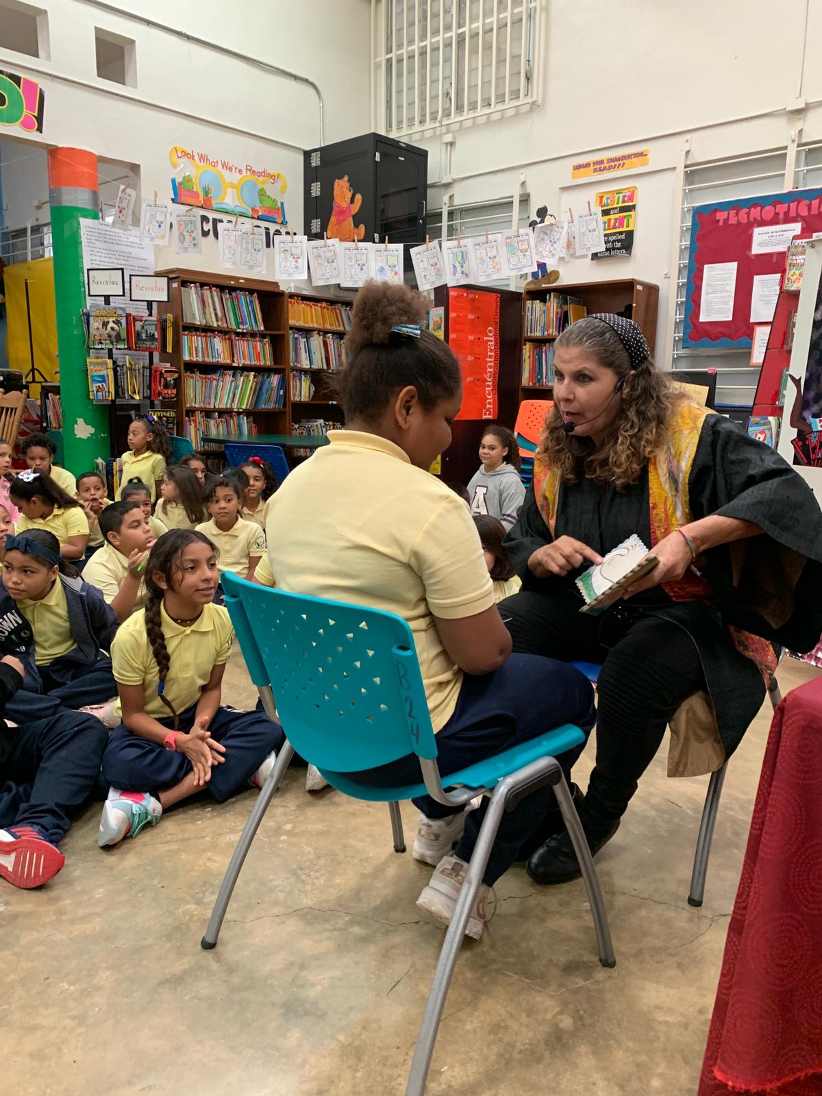 Biblioteca Ana Vizcarrondo de Túa: María Chuzema nos visita