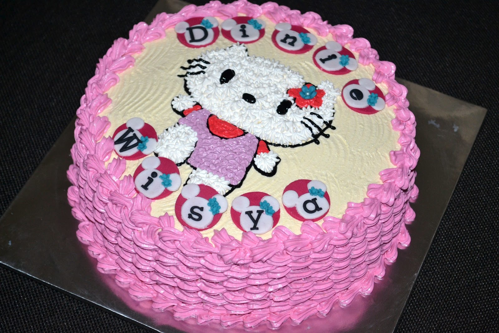MyPu3 Cake House: Hello Kitty Cake (red velvet)