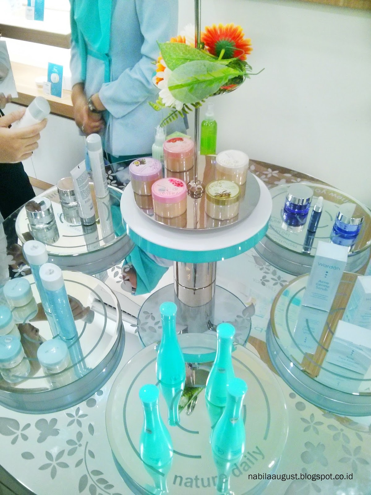 The August's Journal: [Grand Opening] Wardah Beauty House Jakarta