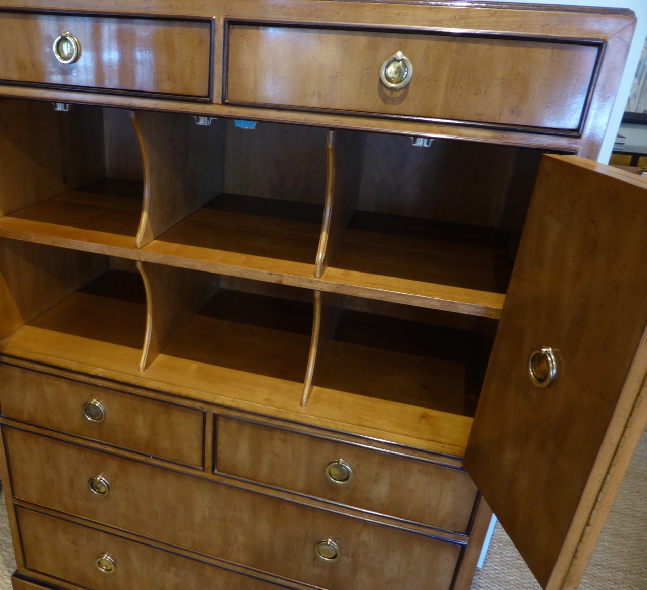 MICHAEL THOMAS : Henredon Chest