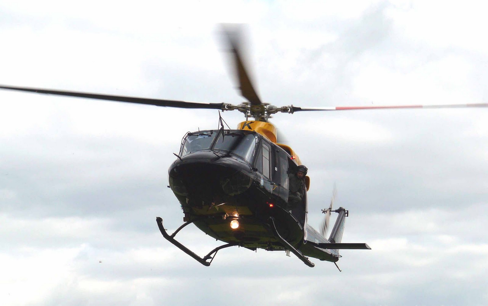 nhungdoicanh: Bell 412