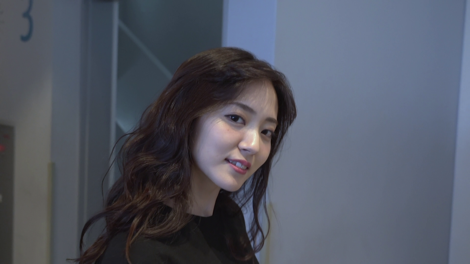 (2019) Details | Airi Suzuki - i