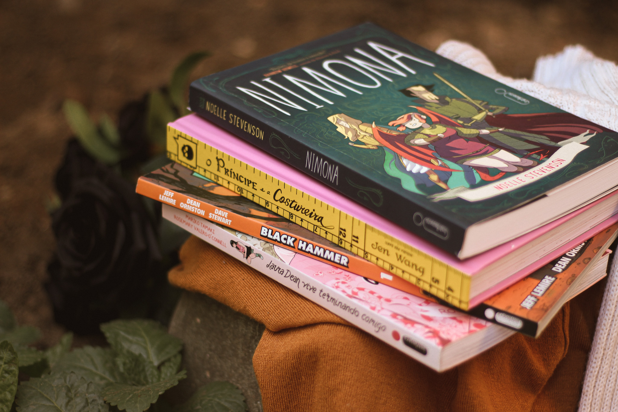 4 Hqs Com Representatividade Lgbtq Imersão Literária Resenhas De