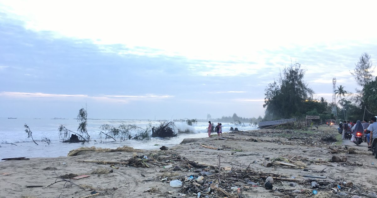 FOTO Abrasi Abdya Hancurkan Beberapa Rumah Warga di Pesisir Pantai