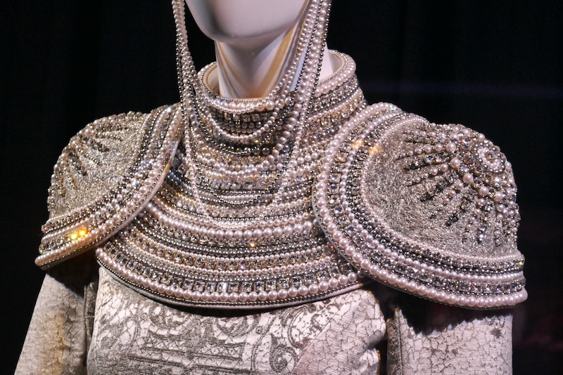 Hollywood Movie Costumes and Props: Michelle Pfeiffer's Queen Ingrith ...