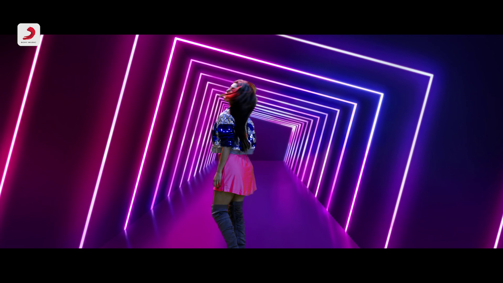 STARS INDIAN OF INDIAN TELEVISION: Mouni Roy looking stunning in The ...