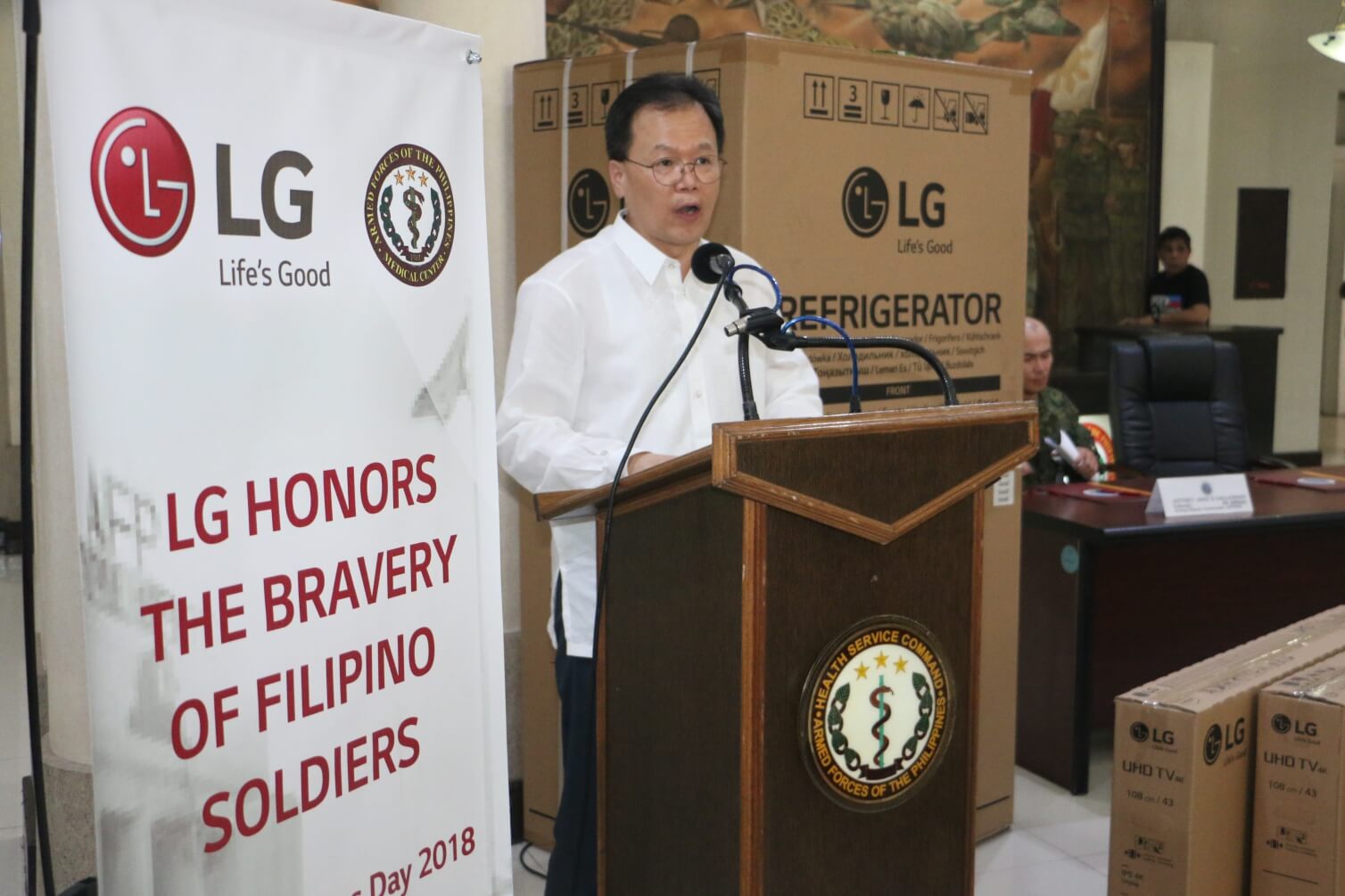 LG honors the injured liberators of Marawi with a donation to the AFP ...