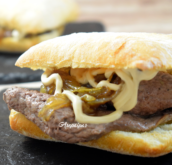 Sándwich De Ternera Con Cebolla Caramelizada Y Mayonesa De Soja Vídeo
