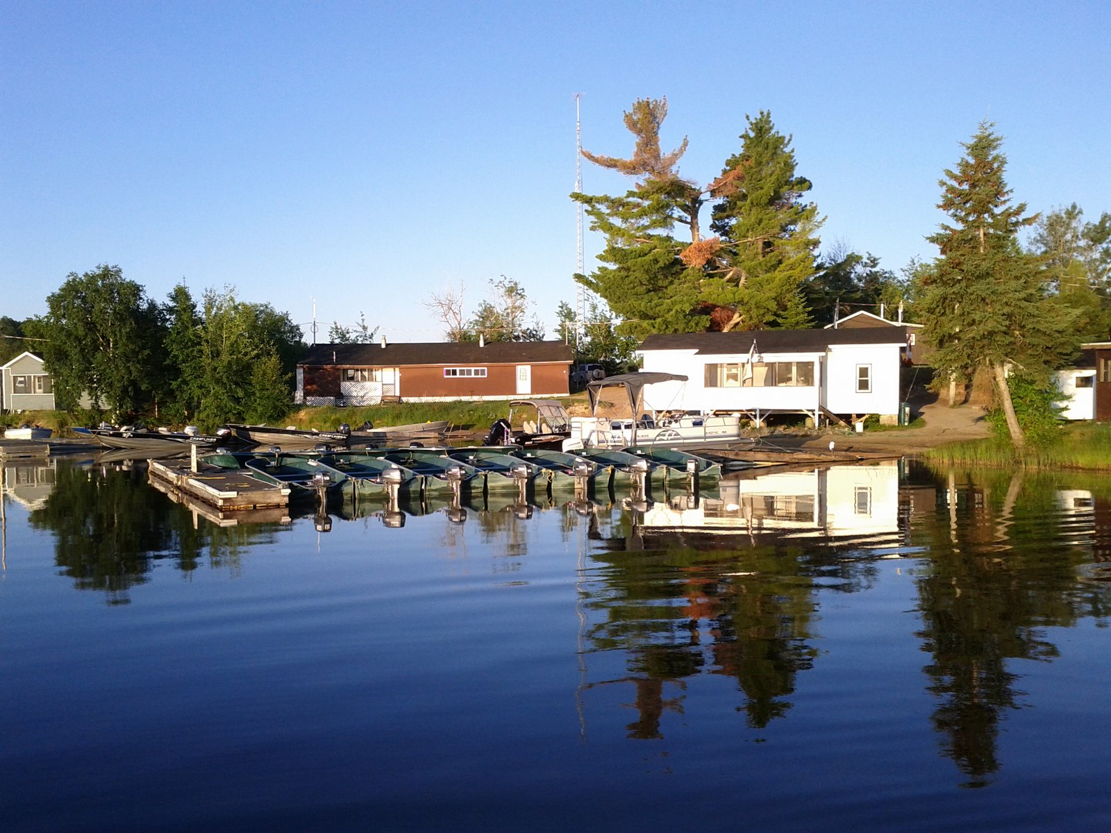 Deer Horn Lodge: Deer Horn Lodge, Cabonga Reservoir, Québec, Canada