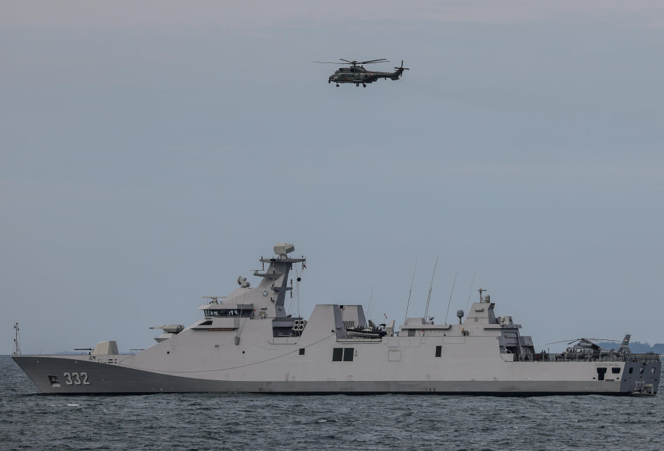 Garuda Militer: TNI AL Kerahkan KRI I Gusti Ngurah Rai-332 dan Heli ...