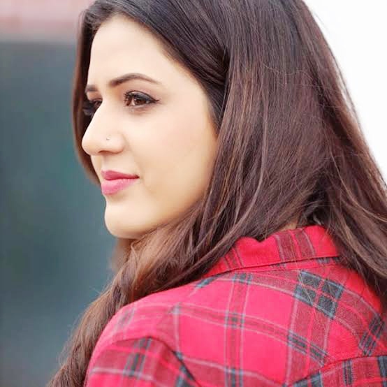 Isha Rikhi (Punjabi Actress) wiki, Age, Boyfriend, Family, Biography ...