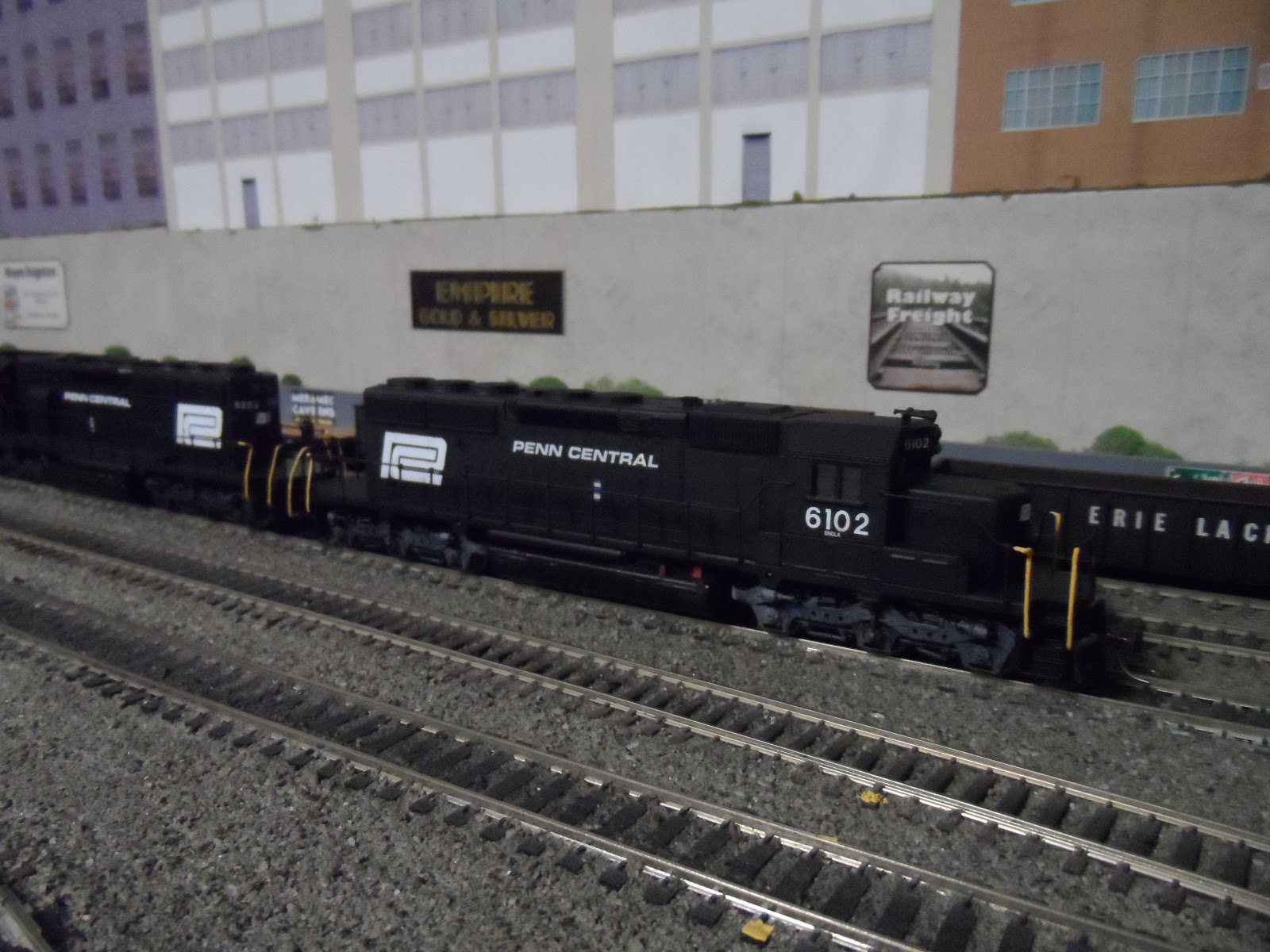 New York Central Train Layout: Penn Central SD40 #6102