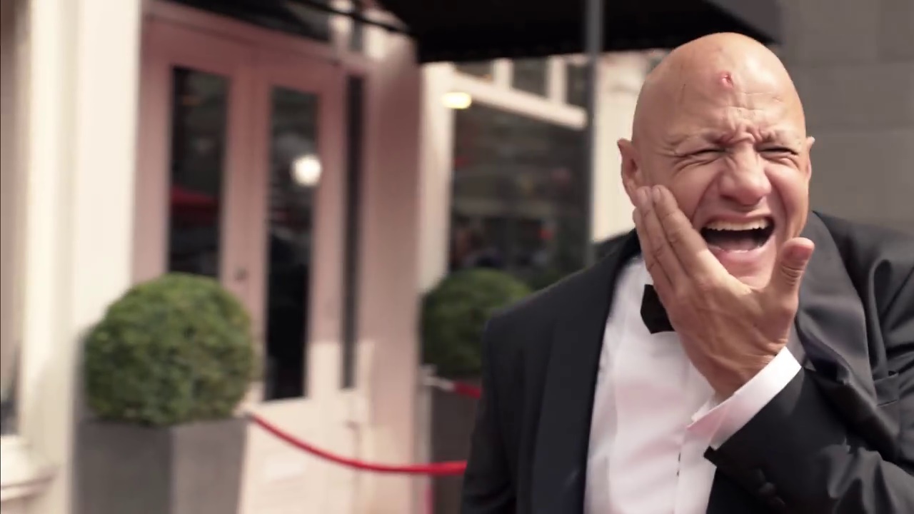 Pubblicità Vodafone 4G veloce con Bruce Willis e controfigura stuntman ...