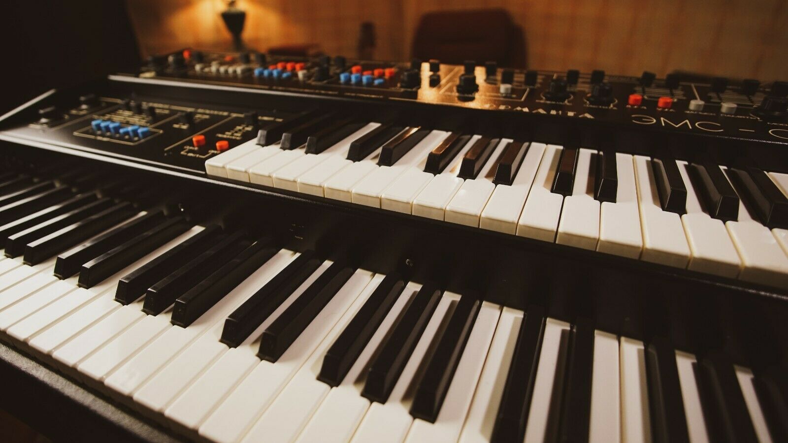 MATRIXSYNTH: FORMANTA EMS-01 RAREST USSR SOVIET ANALOG DUAL SYNTH ...