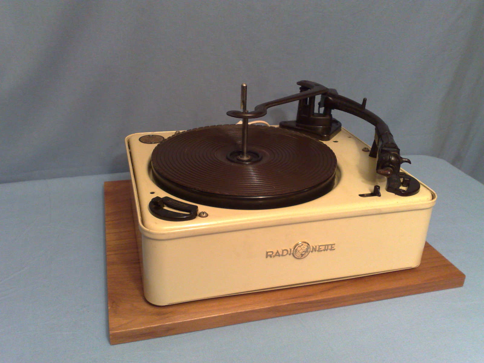TOM's TECH TOYS: GARRARD TURNTABLES