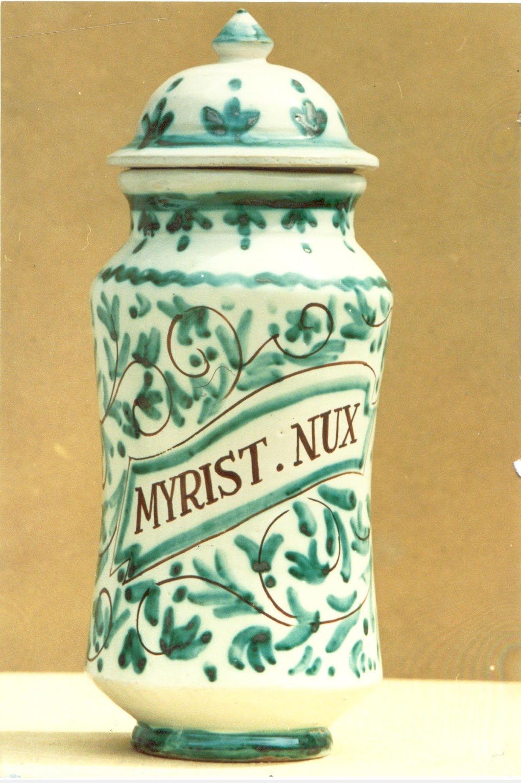 Cerámica Artisitica Ruiz de Luna, Málaga.: ALBARELO O BOTE DE FARMACIA