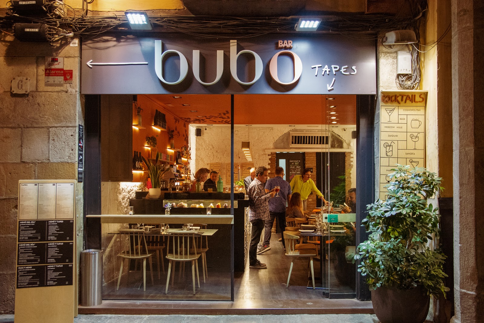 La Florinata: En la Ciudad: Bubó Tapes Bar, en el corazón del Born