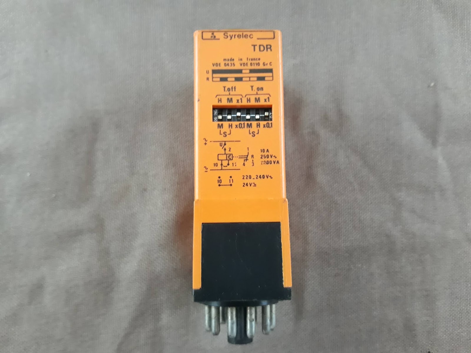SYRELEC TDR TIME DELAY RELAY 220-240 VAC / 24 VDC