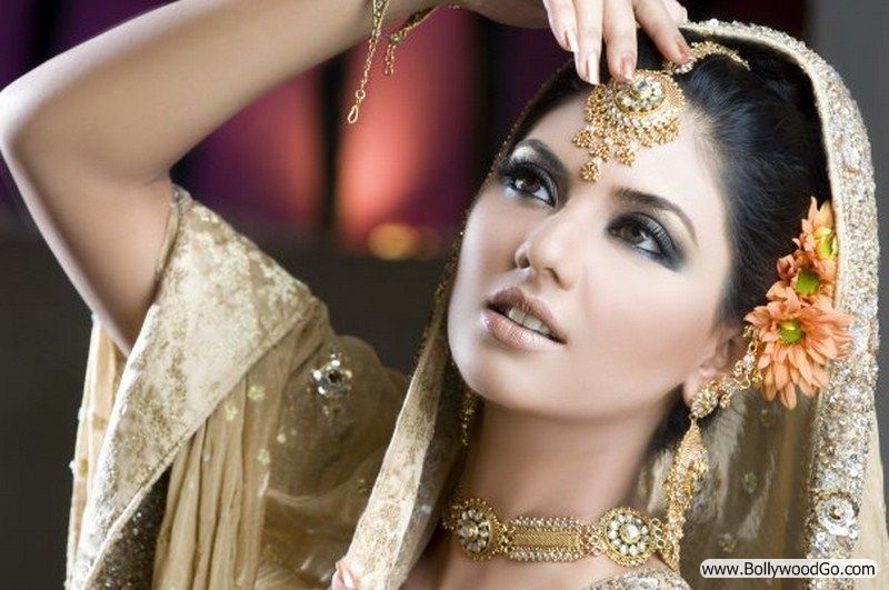 Hot Actresses Wallpaper: Traditional pakistani model Wallpapers